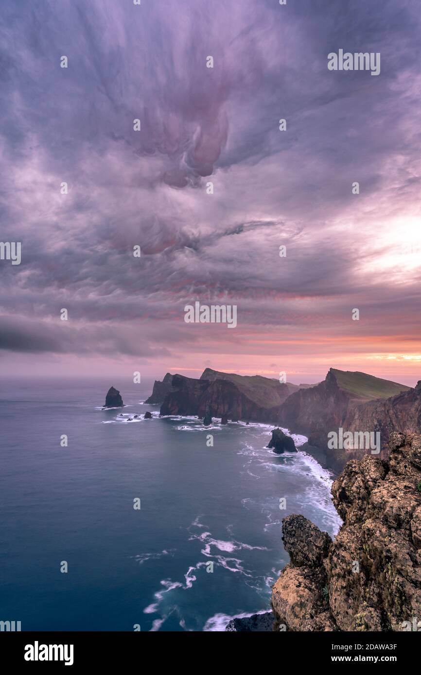 Sea cliff landscape hi-res stock photography and images - Alamy