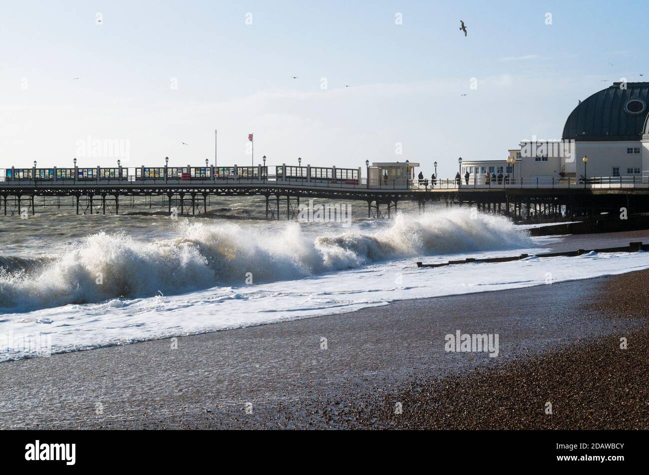 Beach and pier pavilion worthing hi-res stock photography and images ...