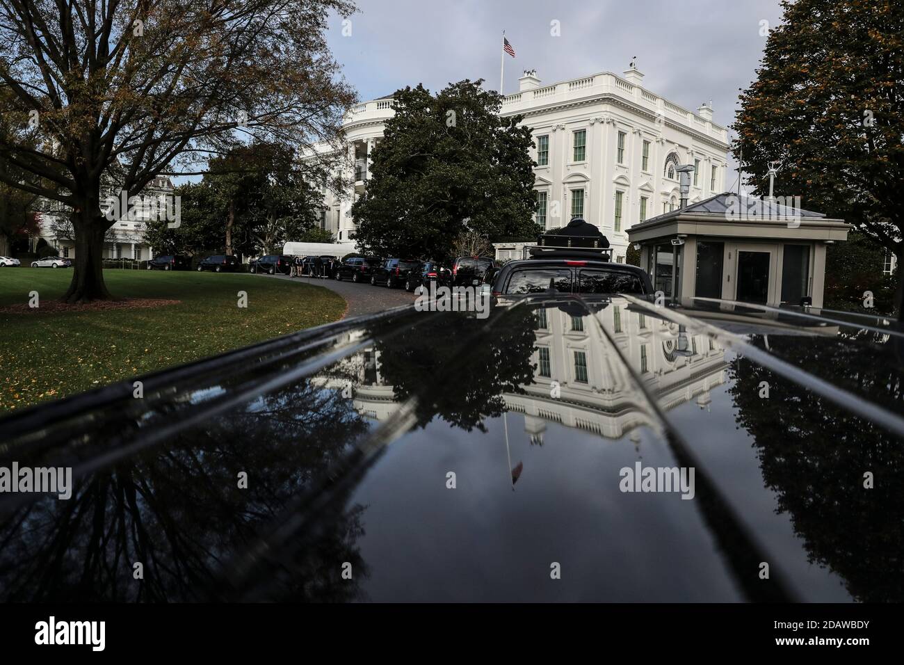 Washington, USA. 15th Nov, 2020. The motorcade waits for President ...
