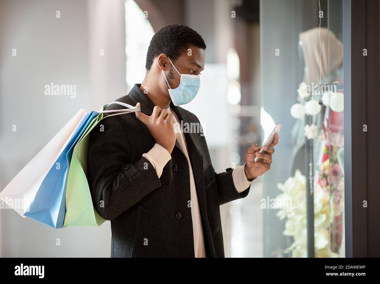 Normal shopping hi-res stock photography and images - Alamy