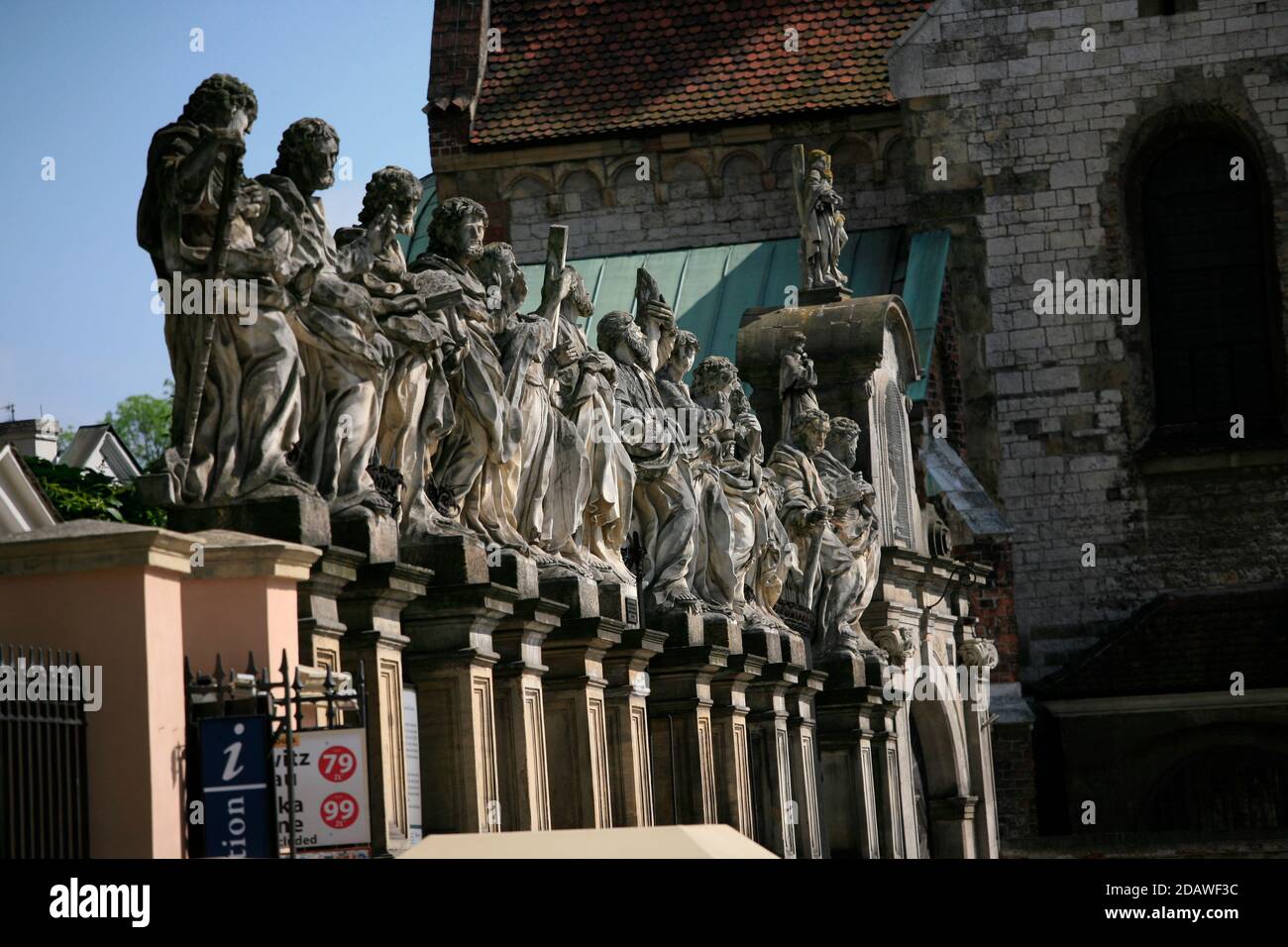 Statues of the 12 apostles hi-res stock photography and images - Alamy
