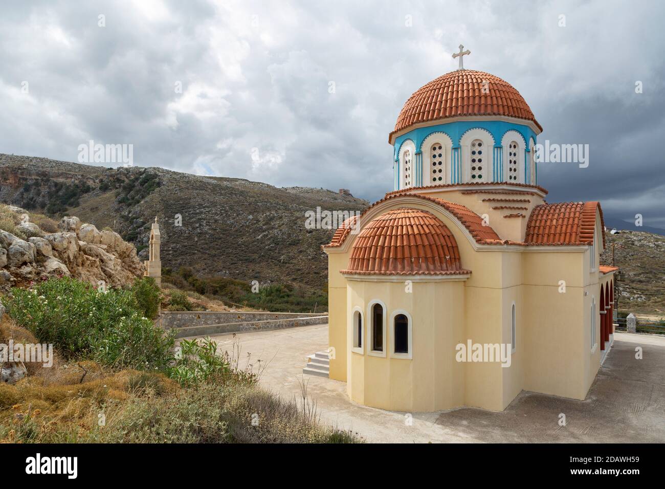 Greek religious architecture hi-res stock photography and images - Alamy