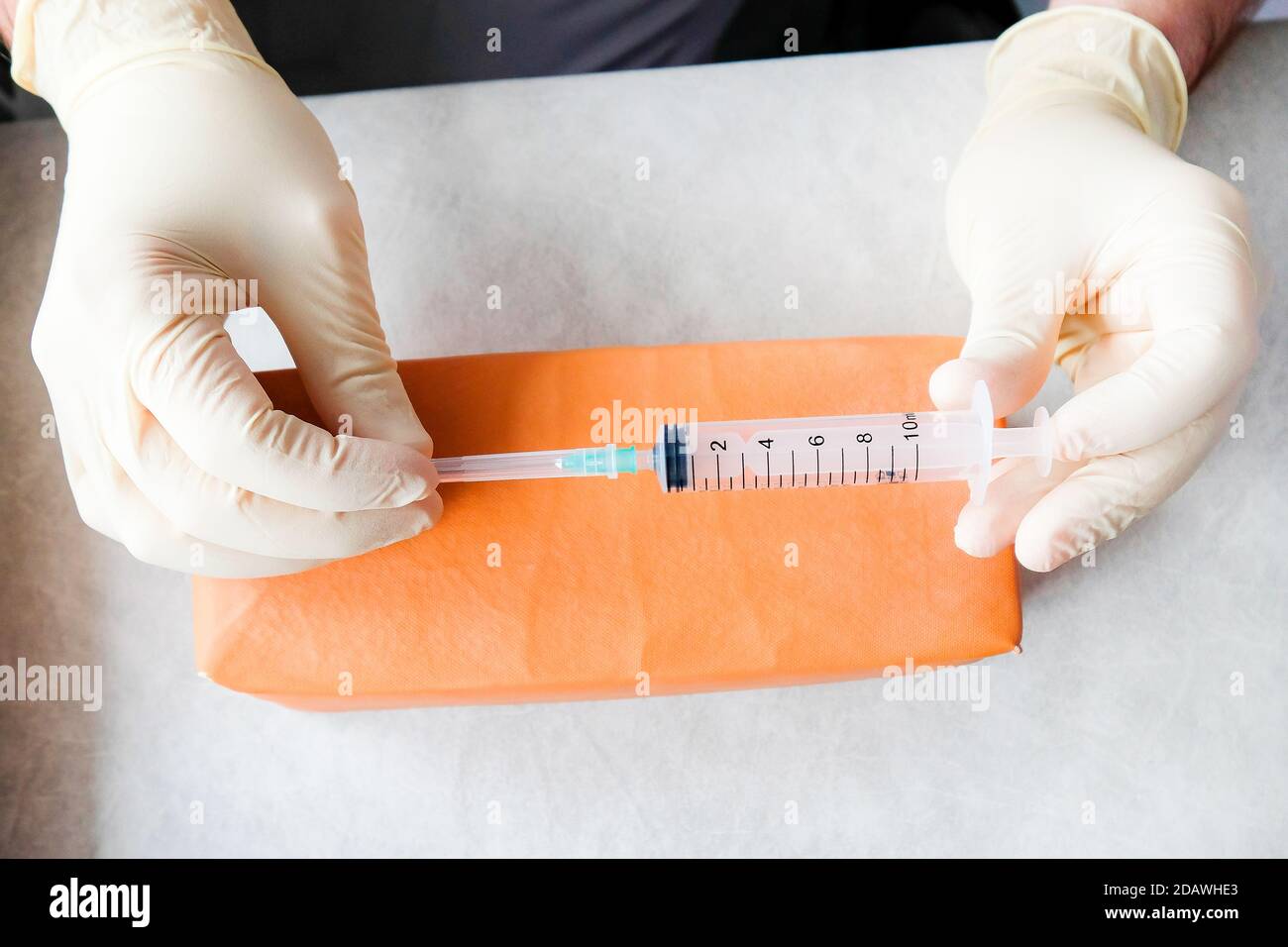 Transparent plastic syringe hi-res stock photography and images - Alamy