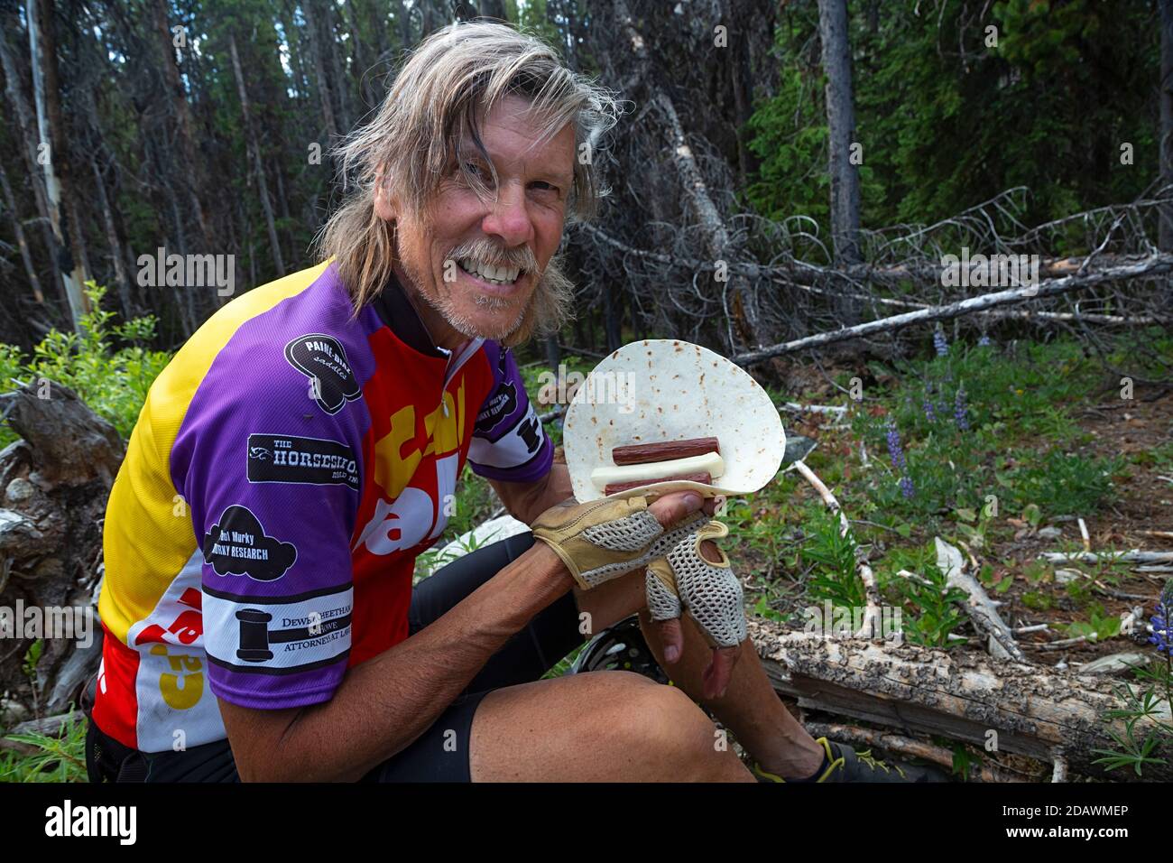 WA18099-00...WASHINGTON - Cyclist preparing a high energy lunch of ...