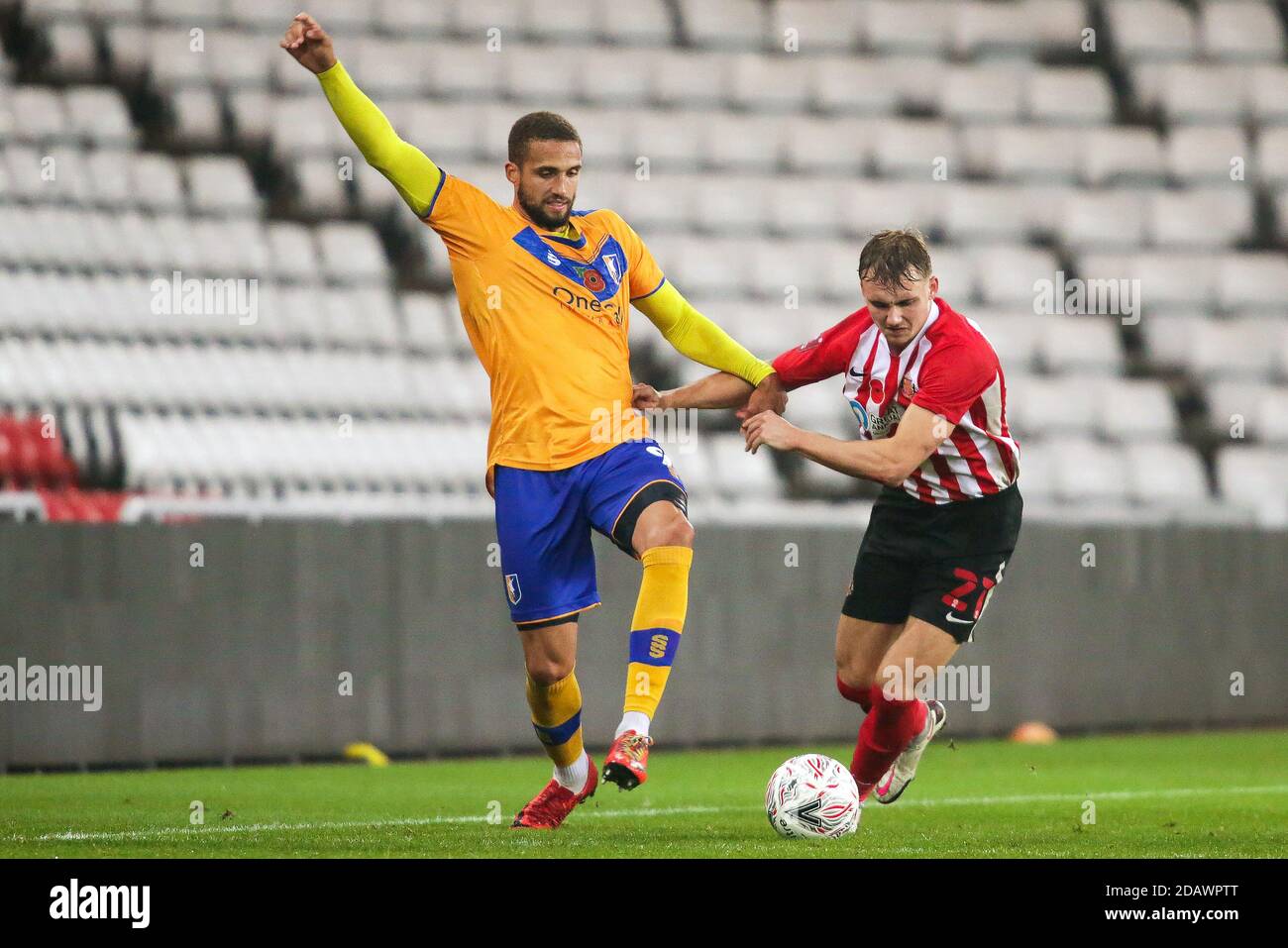Jack Diamond of Sunderland and Jordan Bowery of Mansfield Town ...