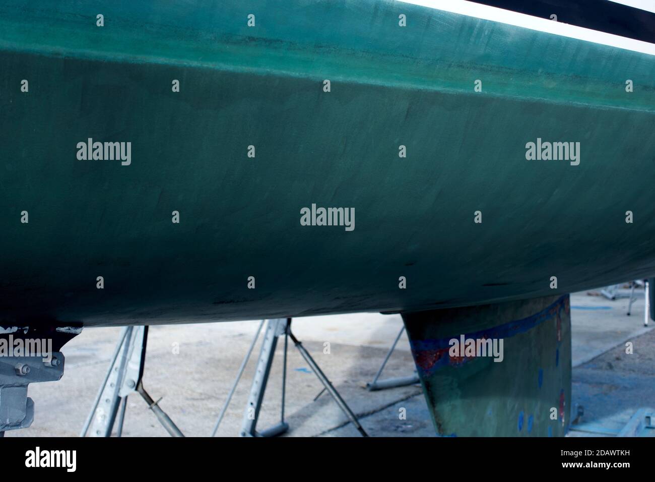 Organisms boat hull hi-res stock photography and images - Alamy