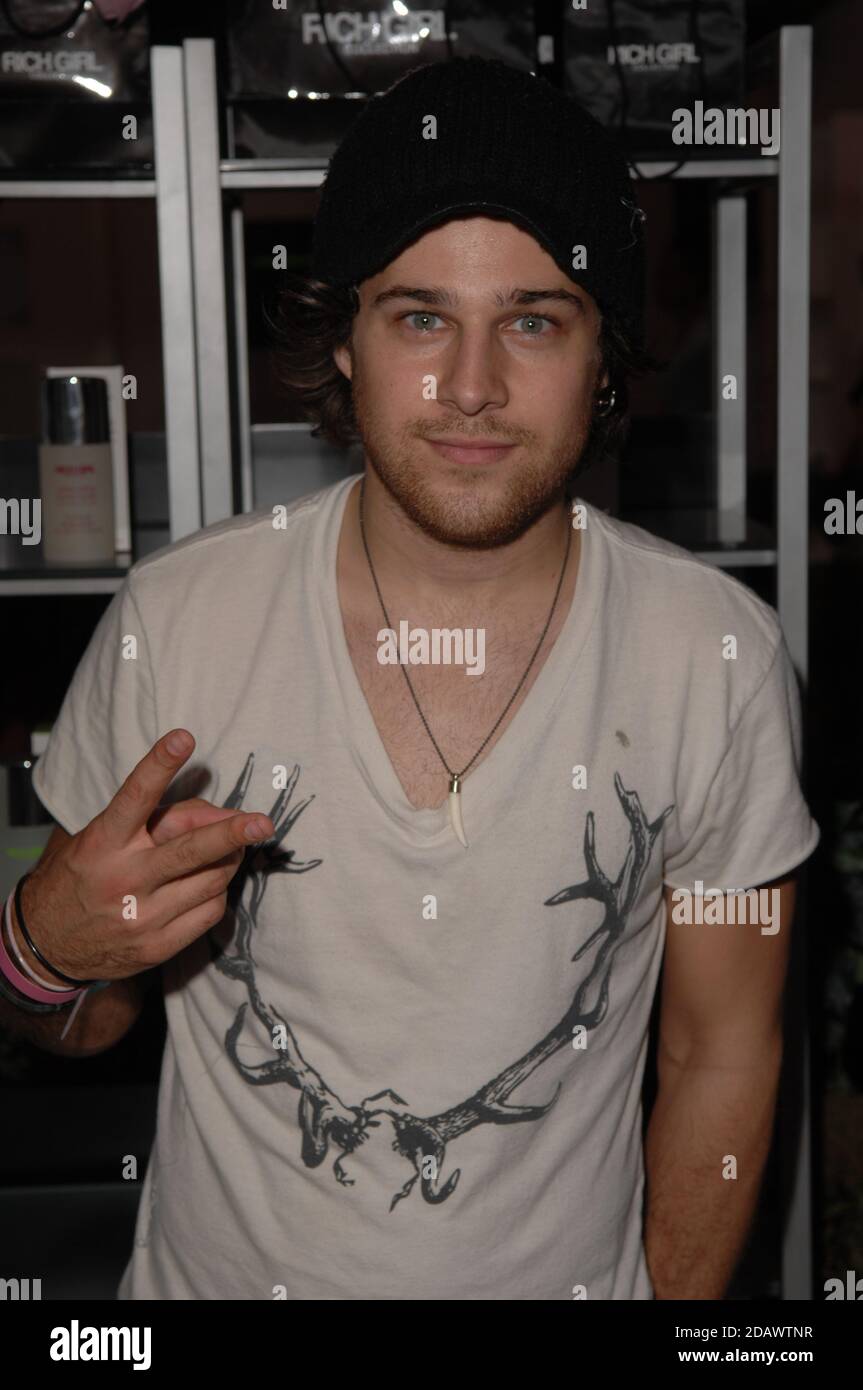 MIAMI, FL- MAY 12, 2006; Singer Ryan Cabrera shows up with a funky new ...