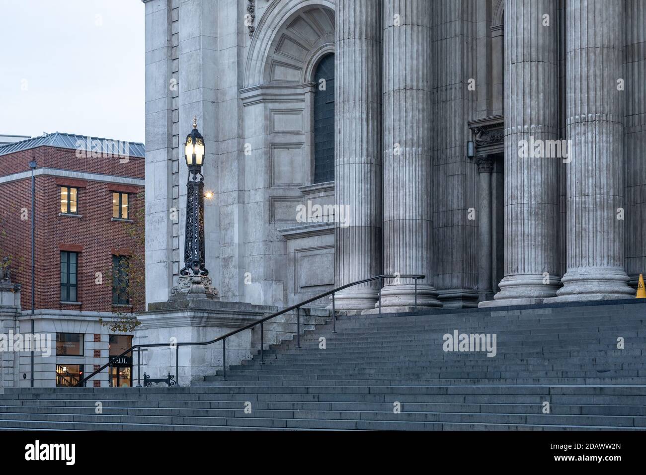 Paternoster square london night hi-res stock photography and images - Alamy