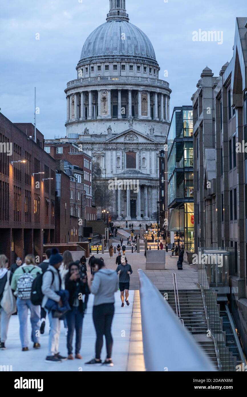 Paternoster square london night hi-res stock photography and images - Alamy