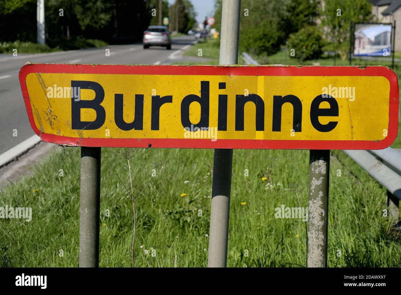 Illustration shows the name of the Burdinne municipality on a road sign ...