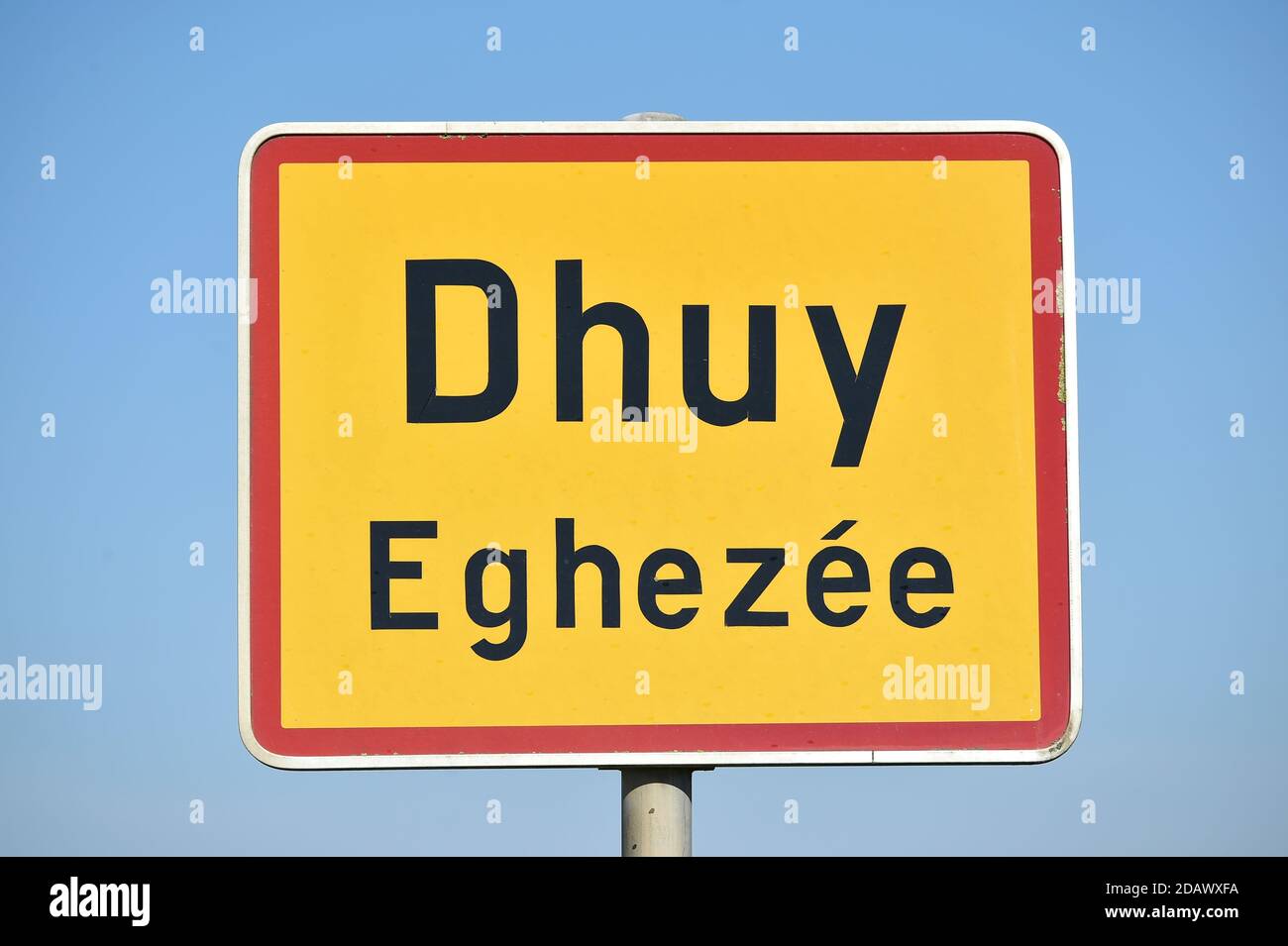 Illustration shows the name of the Dhuy, Eghezee municipality on a road ...