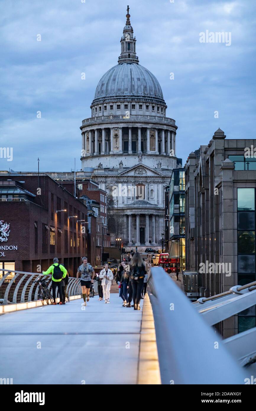 Paternoster square london night hi-res stock photography and images - Alamy