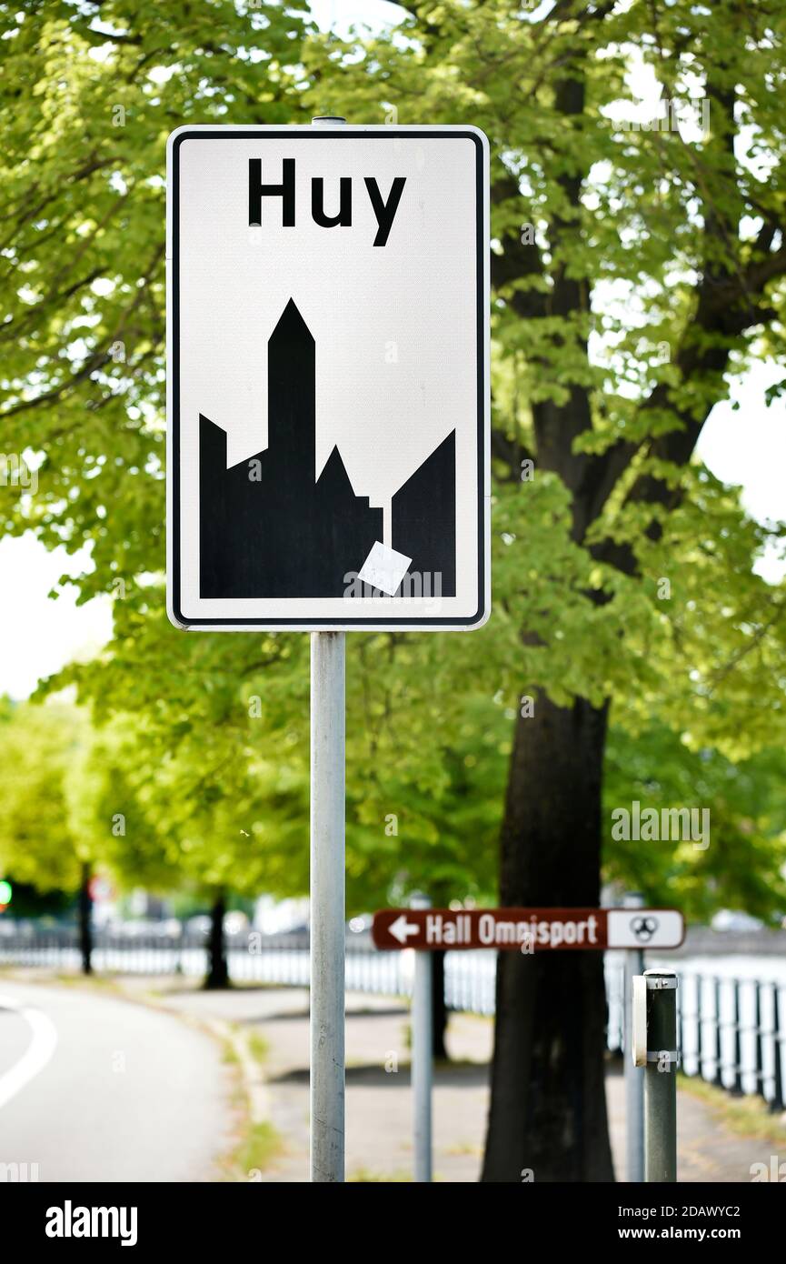 Illustration shows the name of the Huy (Hoei) municipality on a road ...