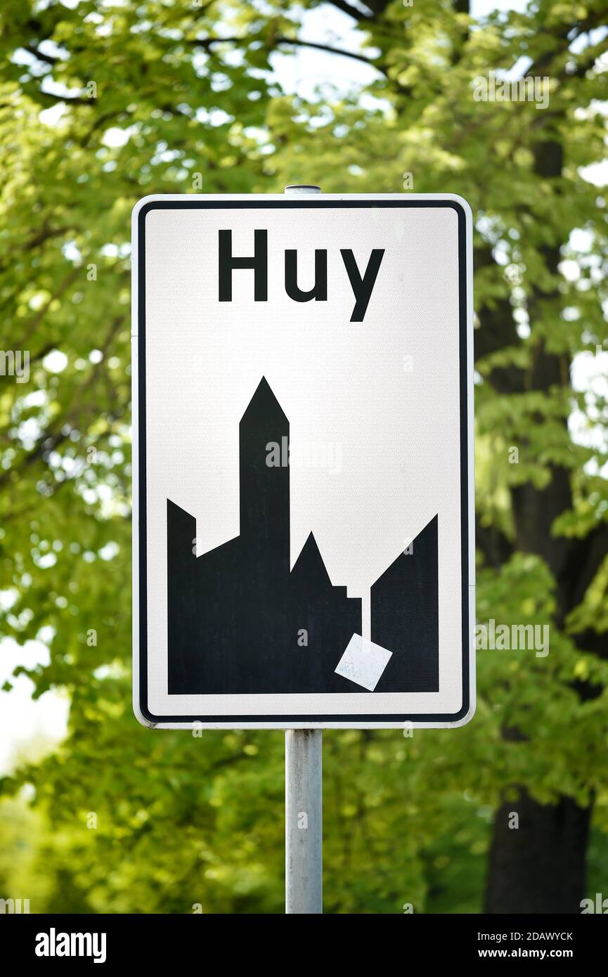 Illustration shows the name of the Huy (Hoei) municipality on a road ...