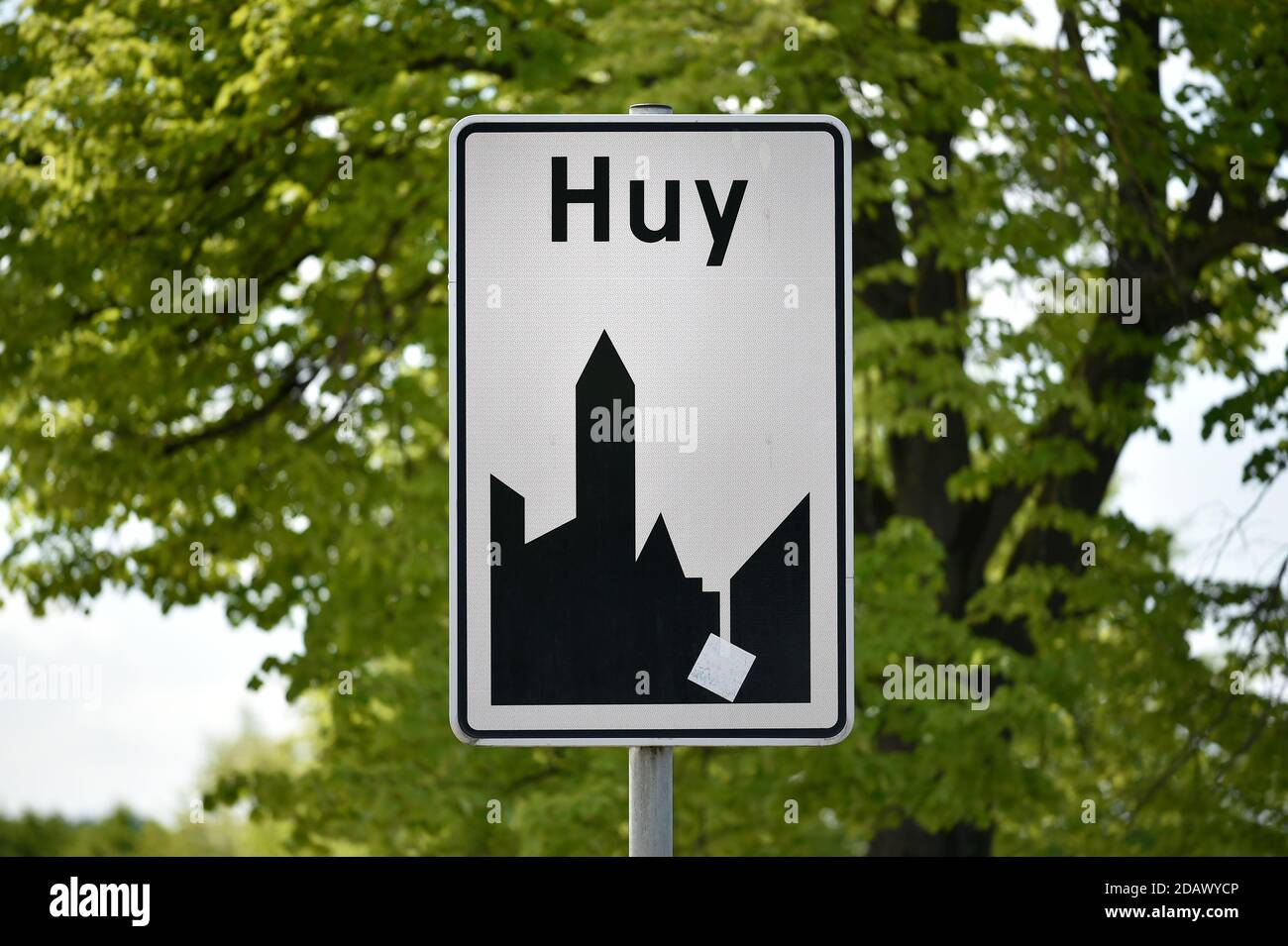 Illustration shows the name of the Huy (Hoei) municipality on a road ...