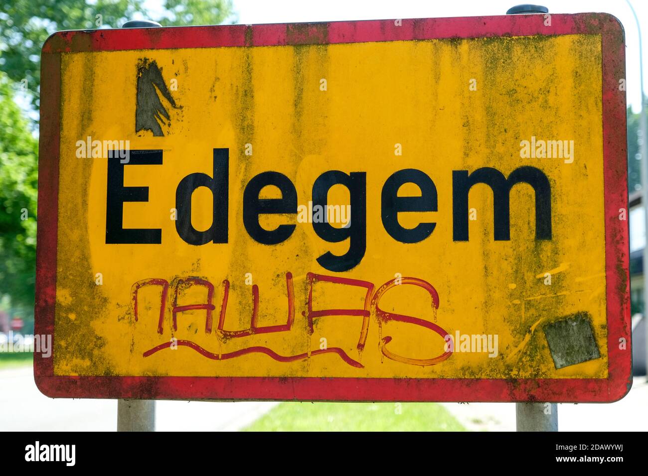 Illustration shows the name of the Edegem municipality on a road sign ...