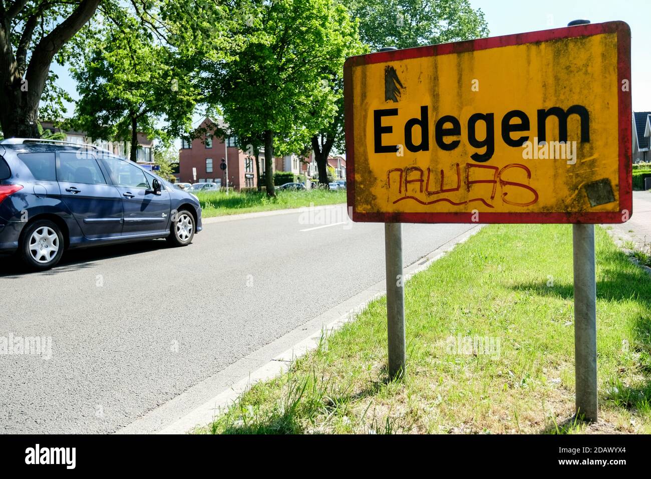 Illustration shows the name of the Edegem municipality on a road sign ...