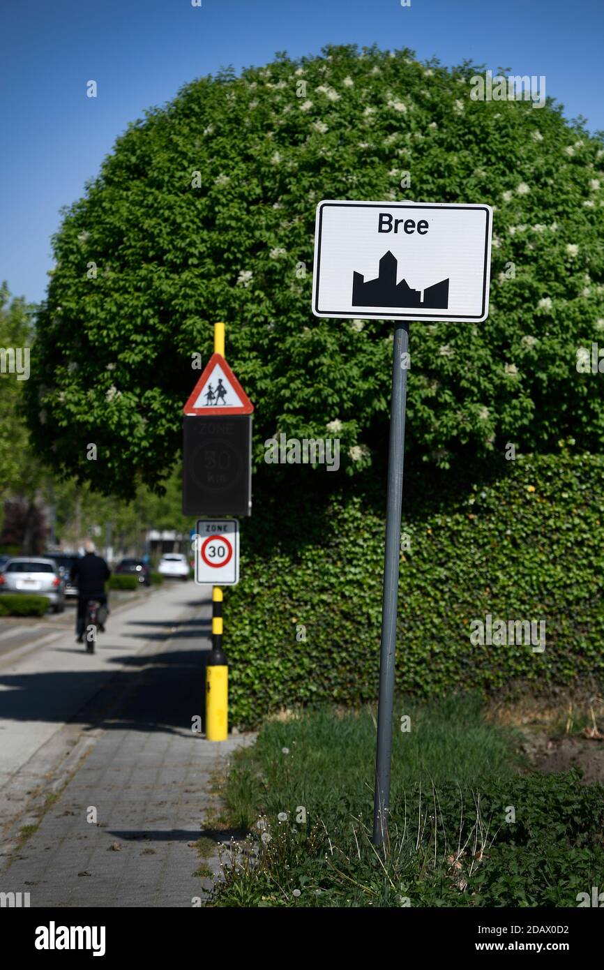 Illustration shows the name of the Bree municipality on a road sign ...