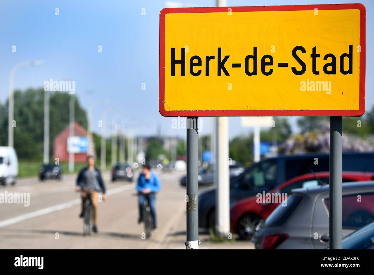 Illustration shows the name of the Herk-de-Stad municipality on a road ...