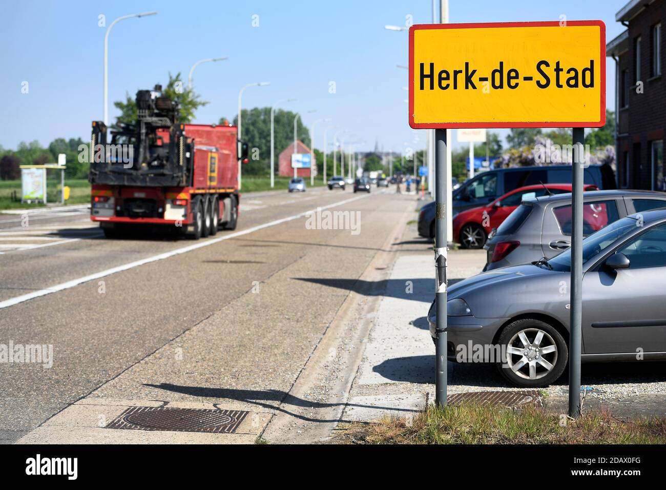 Illustration shows the name of the Herk-de-Stad municipality on a road ...
