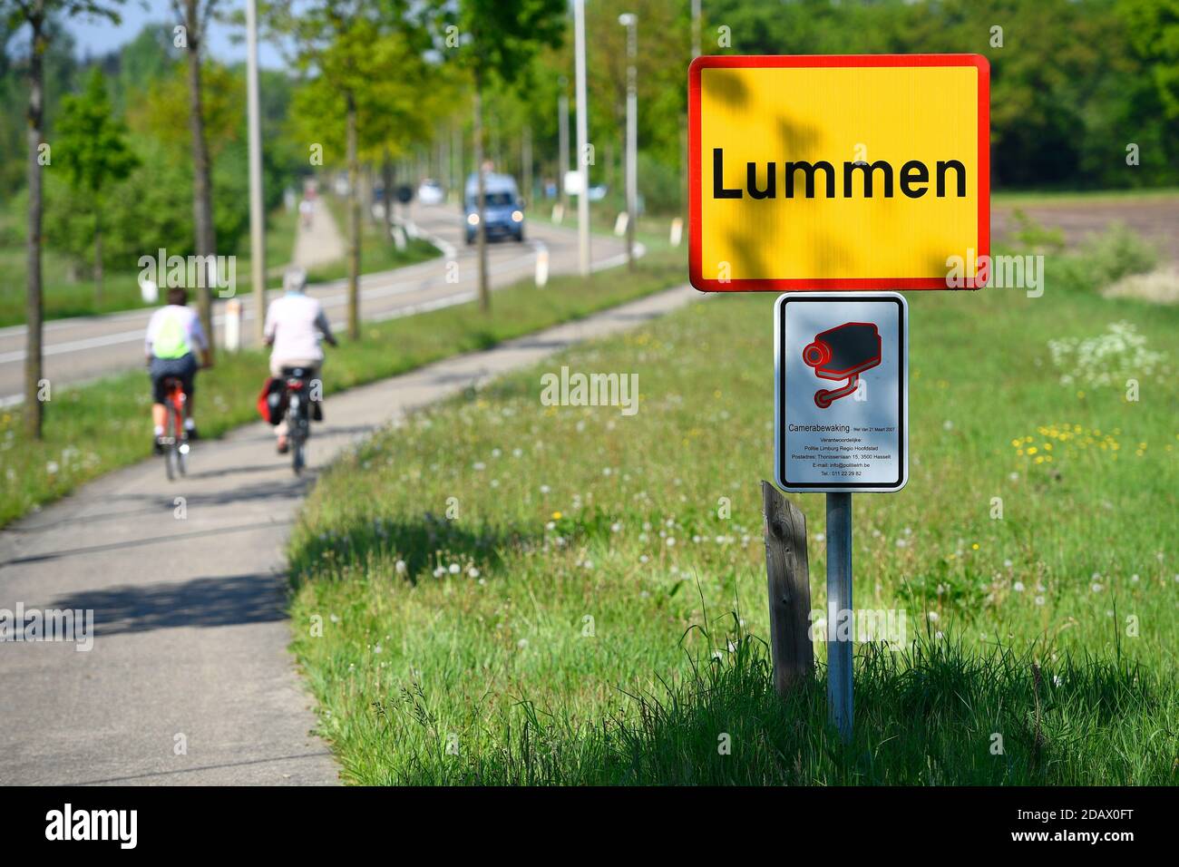 Illustration shows the name of the Lummen municipality on a road sign ...