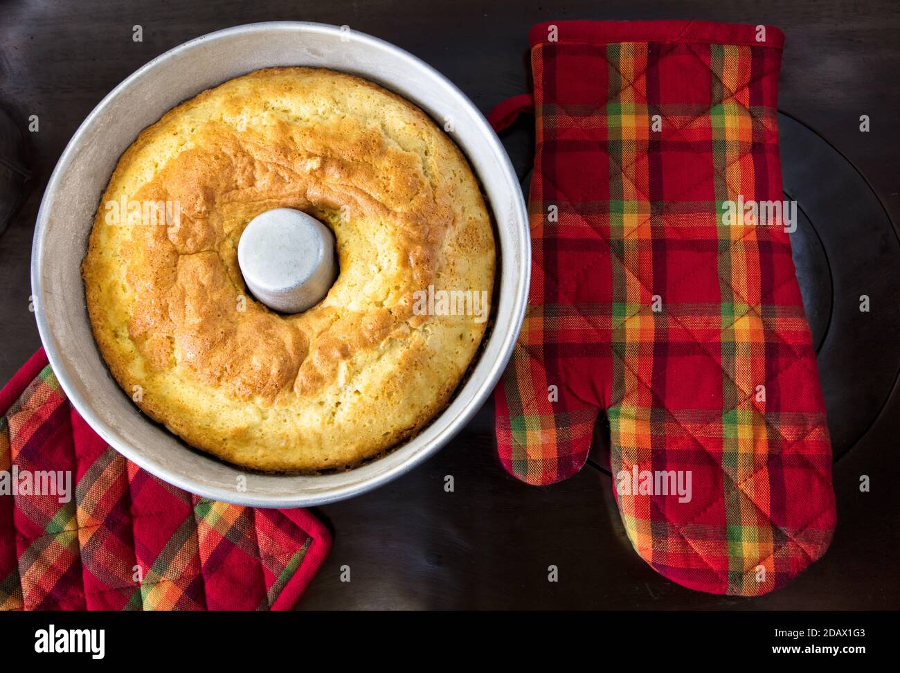 Top view of a cupcake with a hole in the middle Stock Photo - Alamy