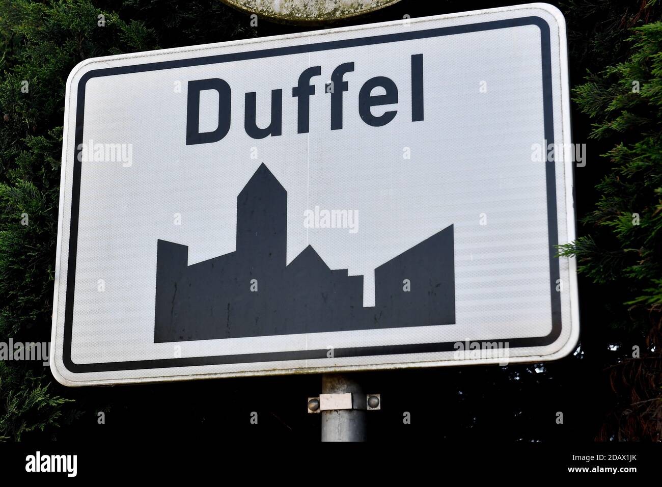 Illustration shows the name of the Duffel municipality on a road sign ...