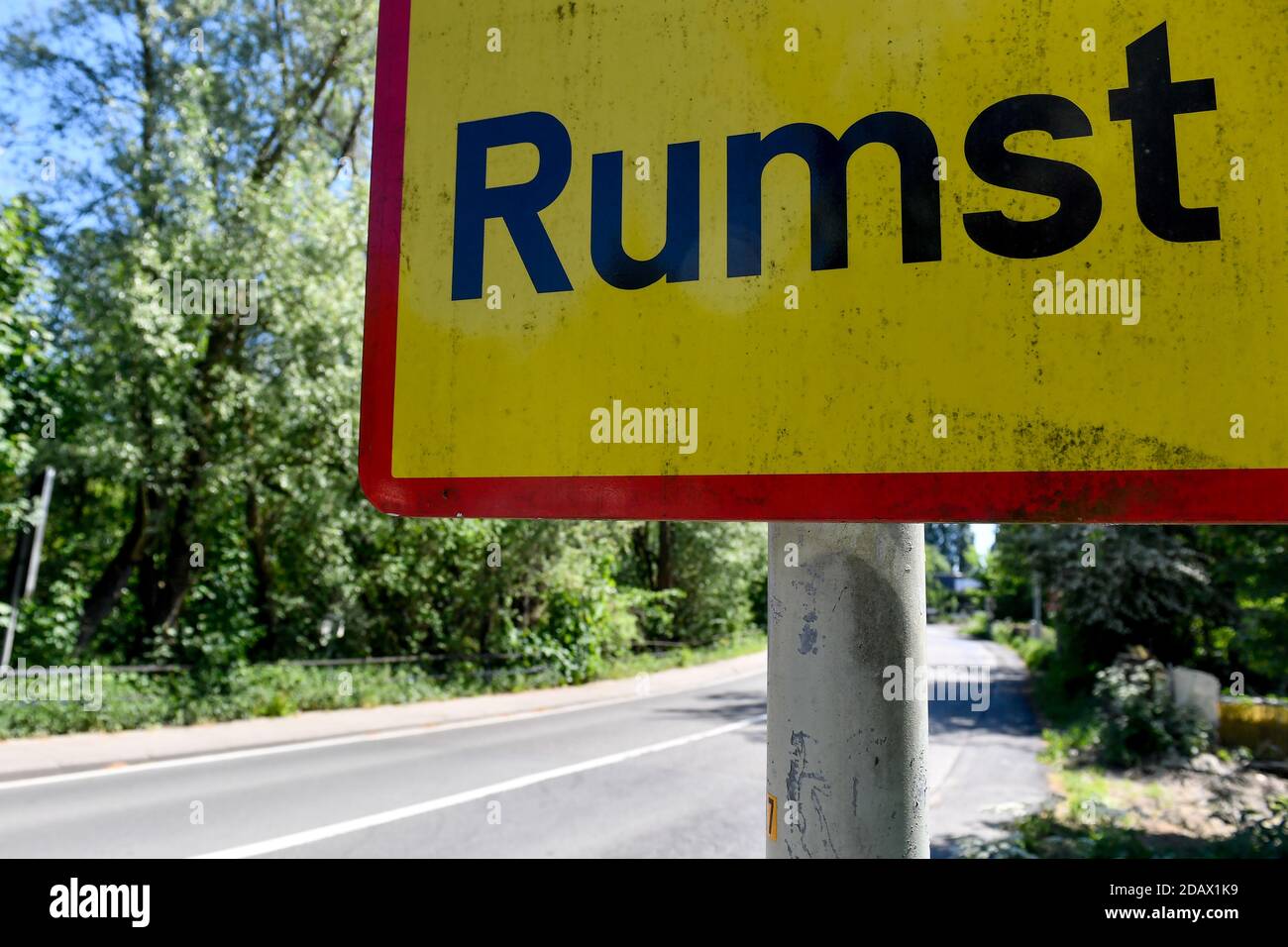 Illustration shows the name of the Rumst municipality on a road sign ...