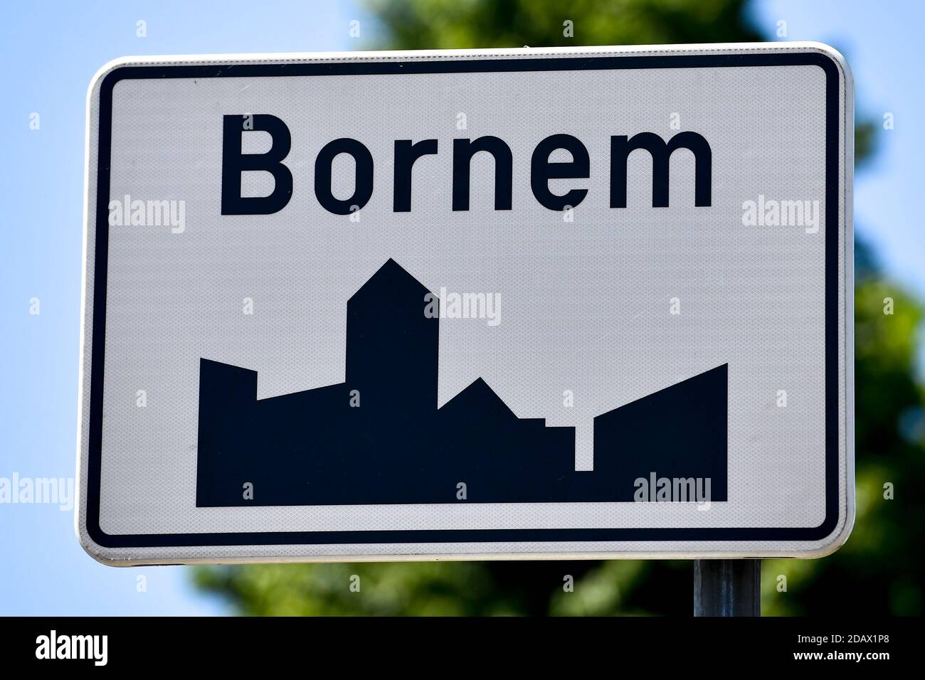 Illustration shows the name of the Bornem municipality on a road sign ...