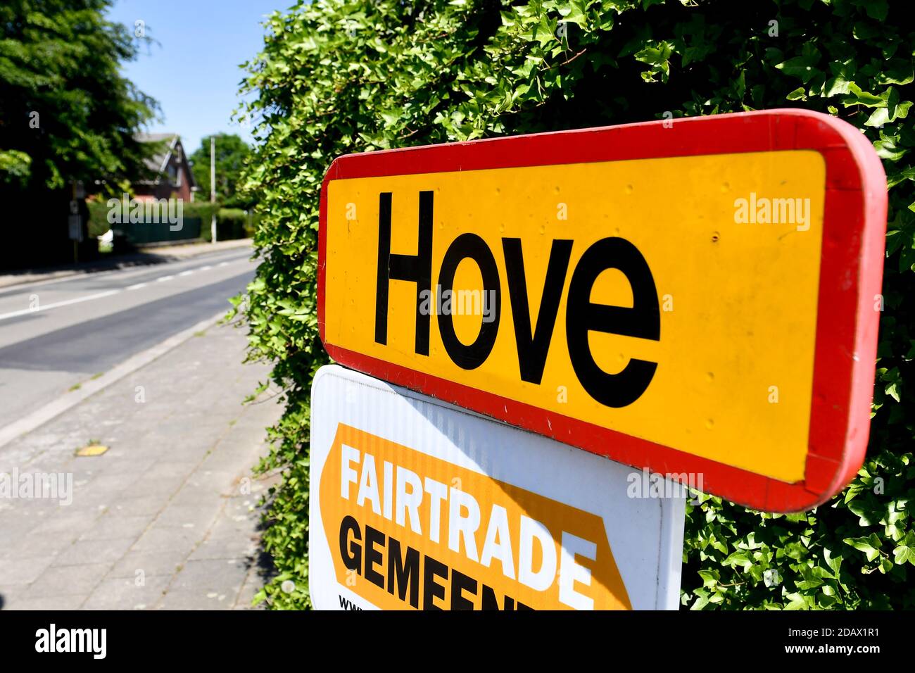 Illustration shows the name of the Hove municipality on a road sign ...