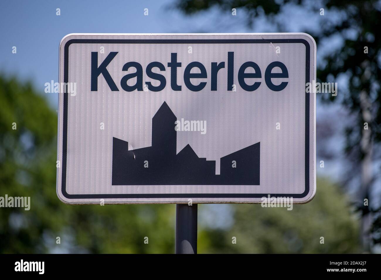 Illustration shows the name of the Kasterlee municipality on a road ...