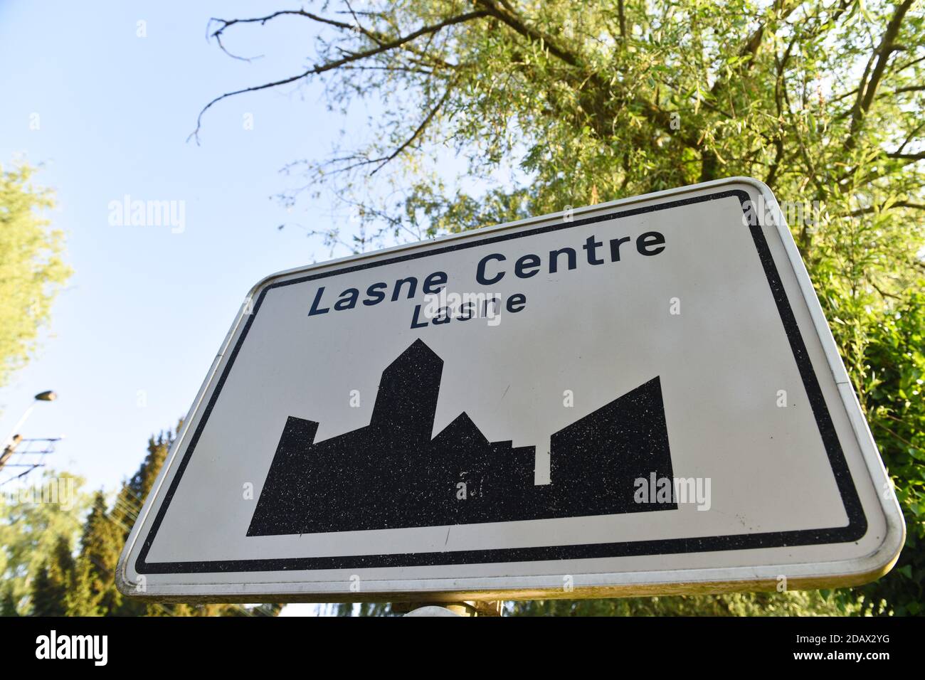 Illustration shows the name of the Lasne municipality on a road sign ...