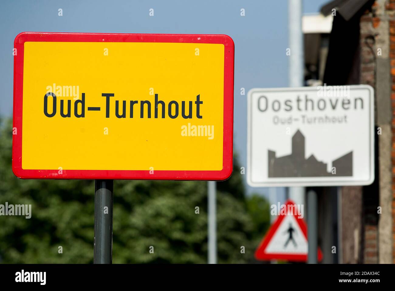 Illustration shows the name of the Turnhout municipality on a road sign ...