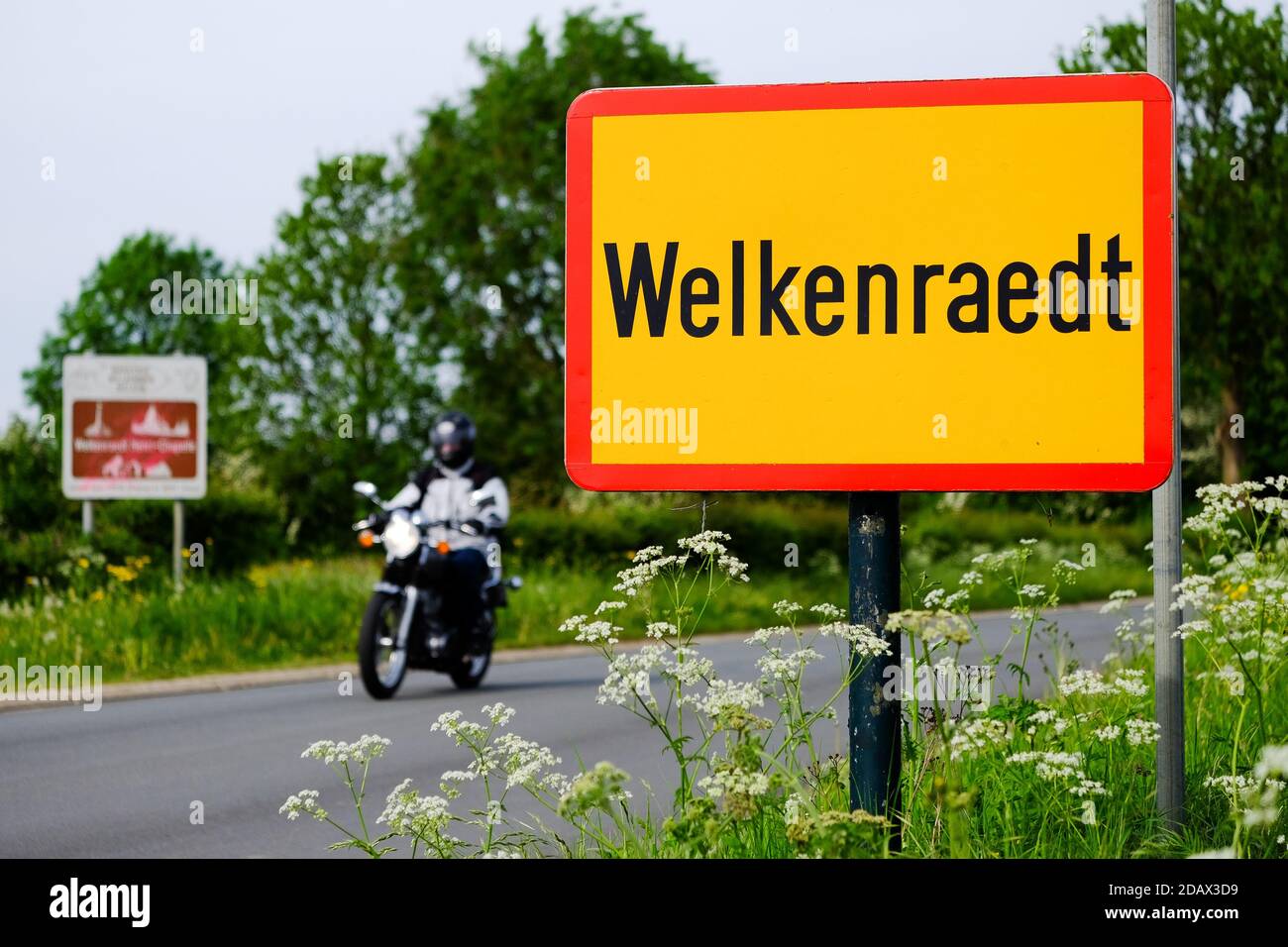 Illustration shows the name of the Welkenraedt municipality on a road ...