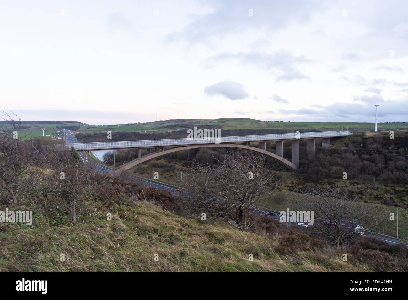 Bridge over motorway hi-res stock photography and images - Alamy
