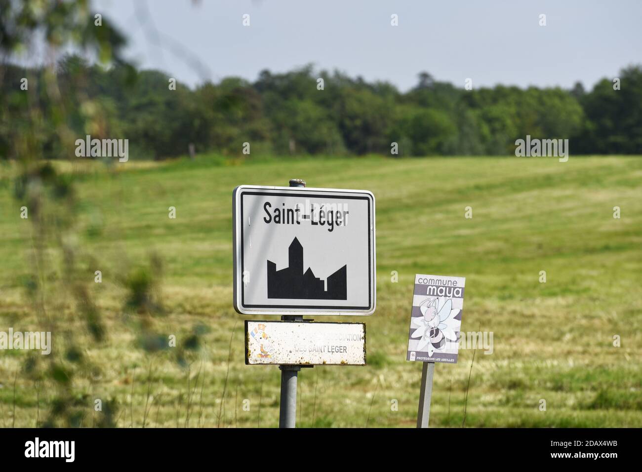 Illustration shows the name of the Saint-Leger municipality on a road ...