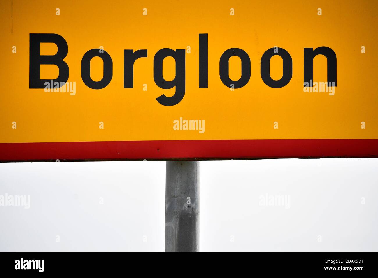 Illustration shows the name of the Borgloon municipality on a road sign ...
