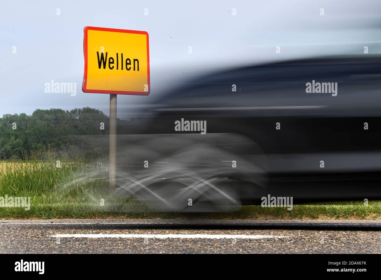 Illustration shows the name of the Wellen municipality on a road sign ...