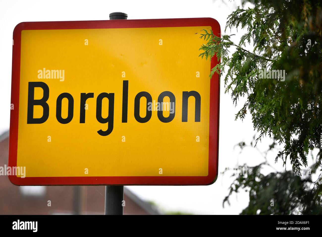 Illustration shows the name of the Borgloon municipality on a road sign ...