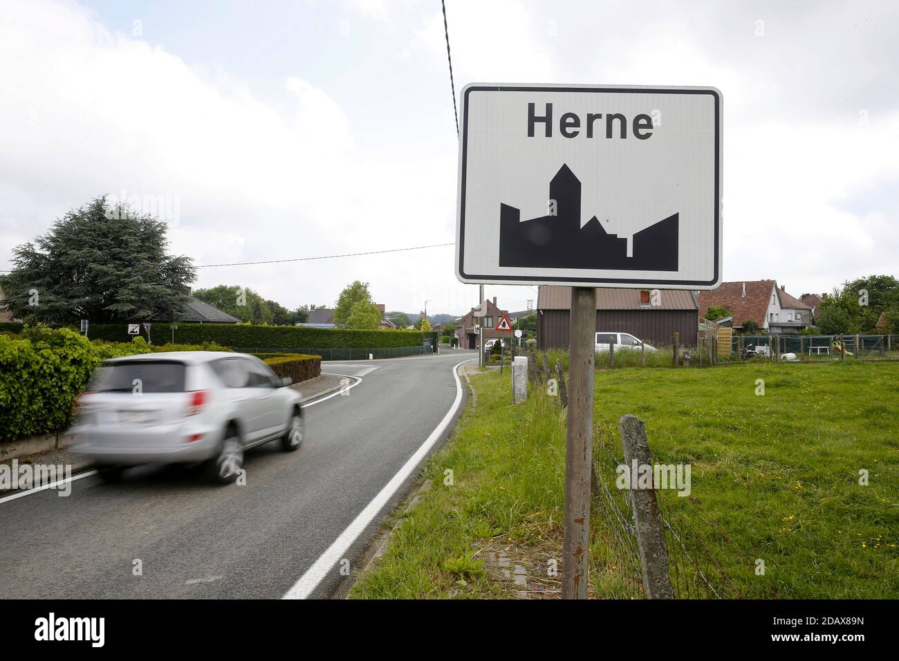 Illustration shows the name of the Herne municipality on a road sign ...