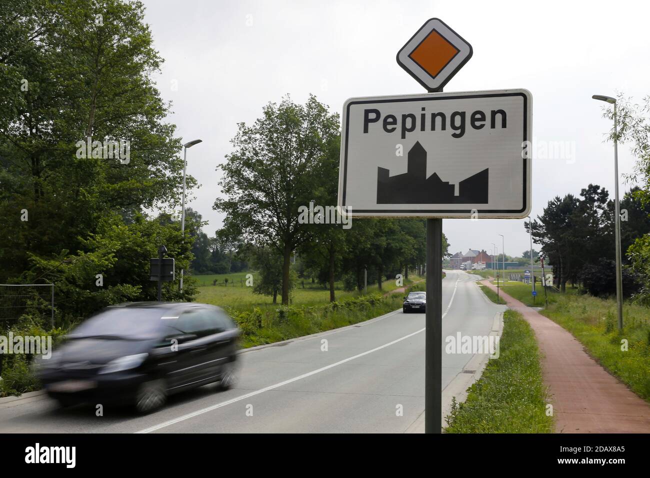 Illustration shows the name of the Pepingen municipality on a road sign ...