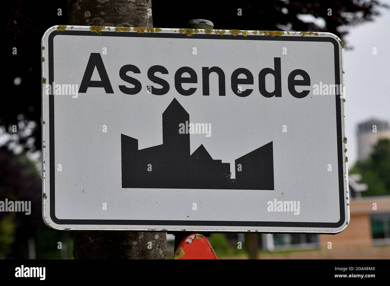 Illustration shows the name of the Assenede municipality on a road sign ...