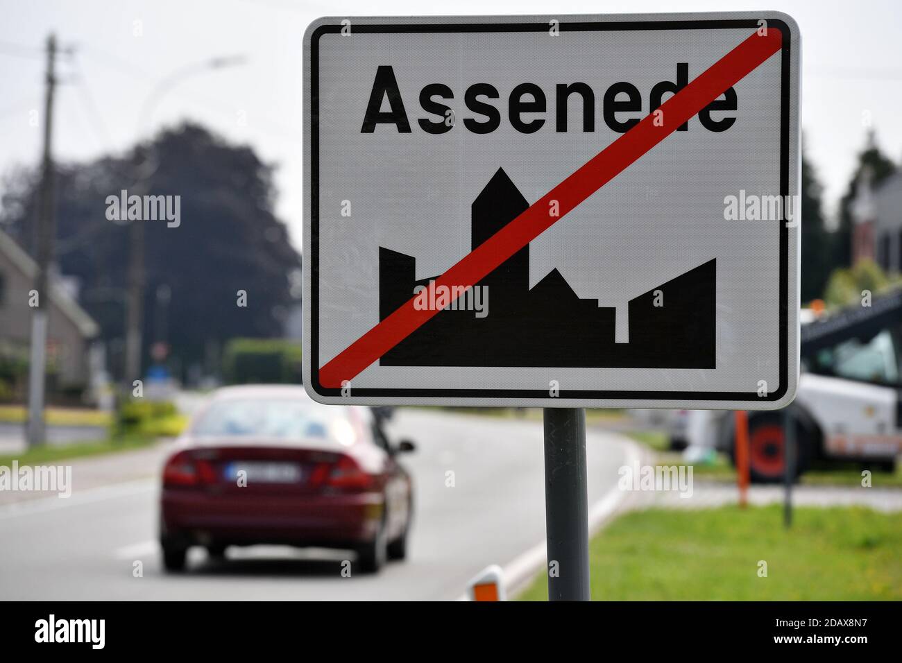 Illustration shows the name of the Assenede municipality on a road sign ...