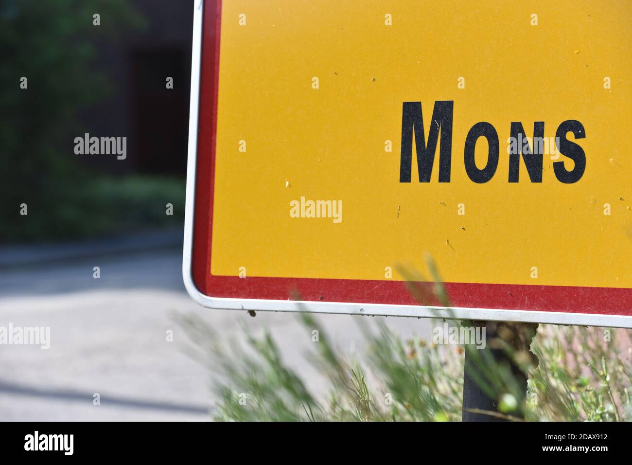 Illustration shows the name of the Mons municipality on a road sign ...