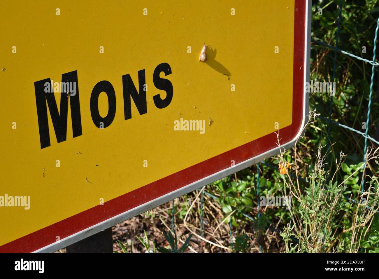 Illustration shows the name of the Mons municipality on a road sign ...