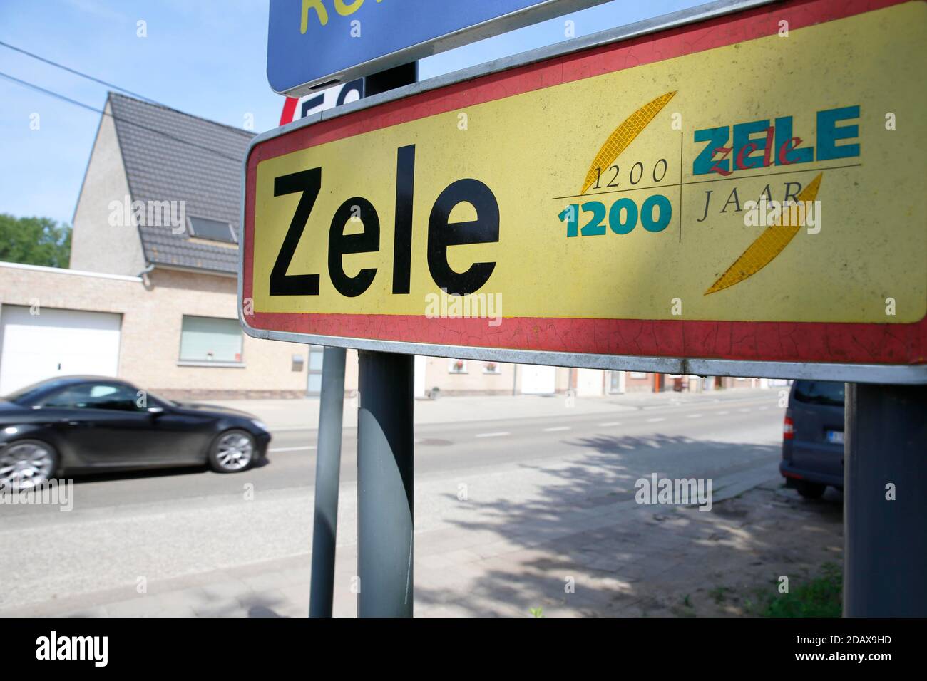 Illustration shows the name of the Zele municipality on a road sign ...