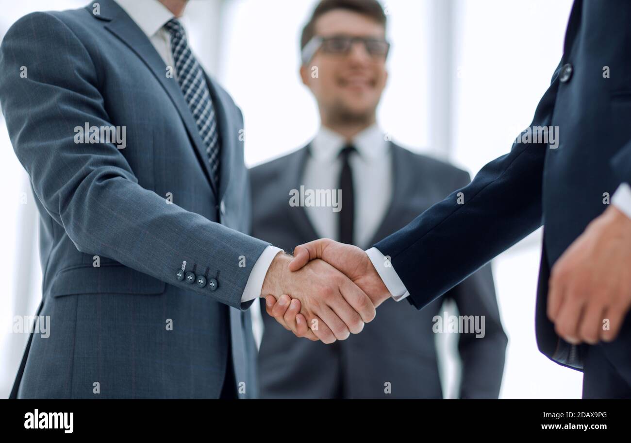 close up.welcome handshake of business people Stock Photo - Alamy