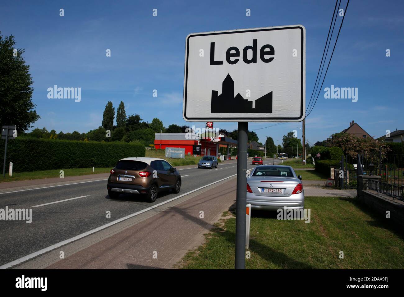 Illustration shows the name of the Lede municipality on a road sign ...