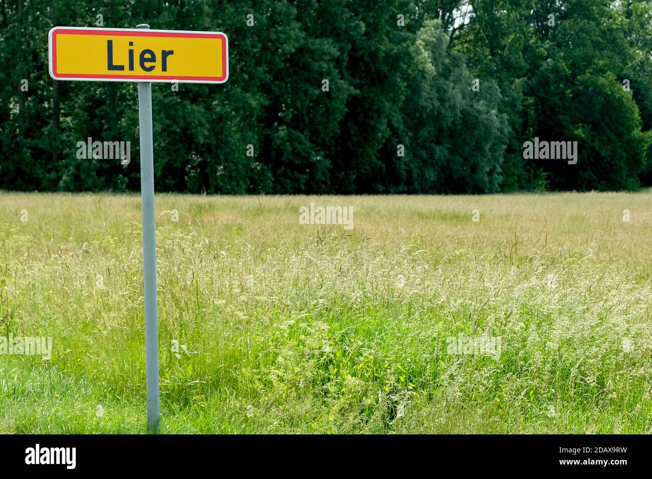 Illustration shows the name of the Lier municipality on a road sign ...