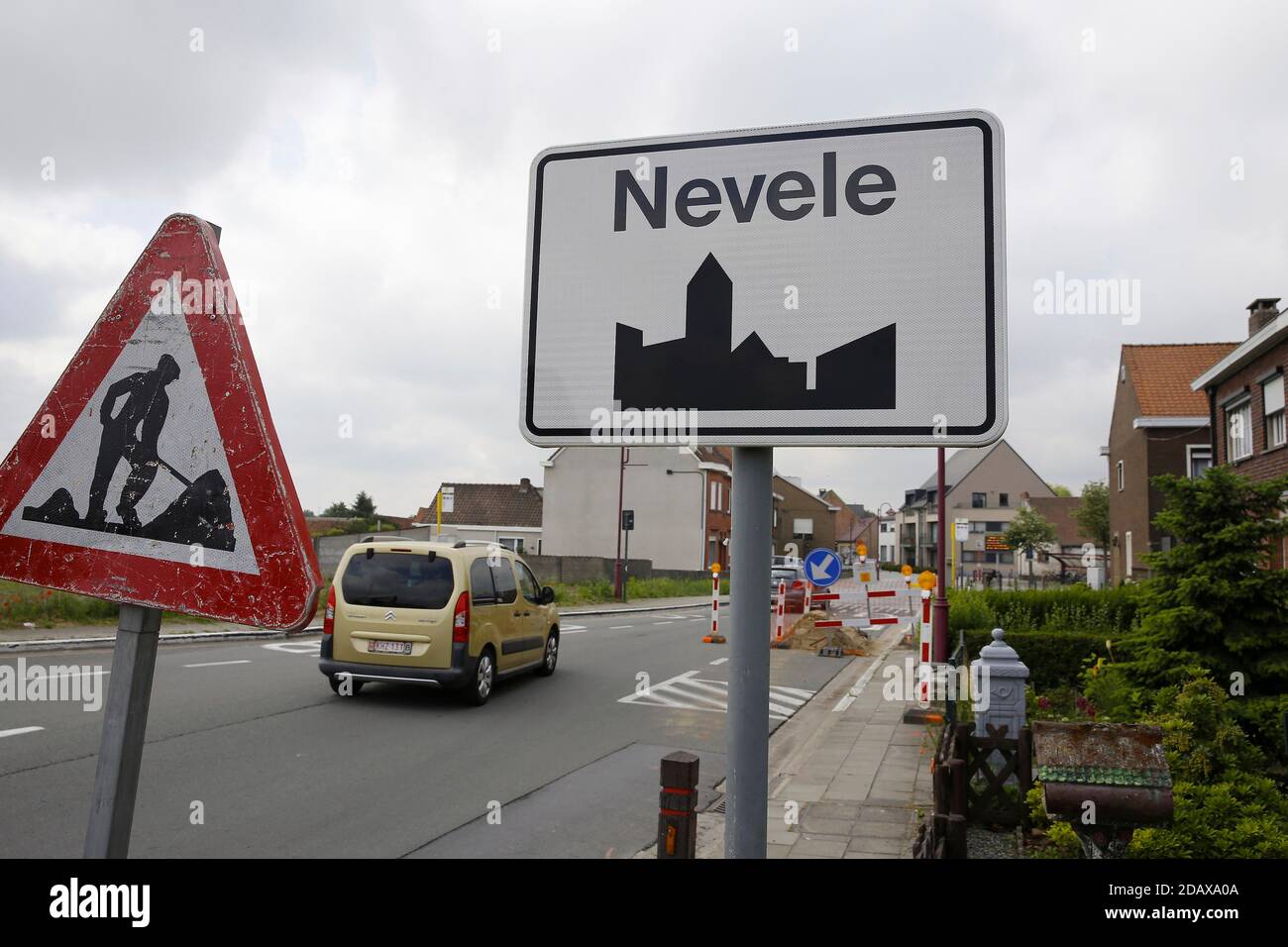 Illustration shows the name of the Nevele municipality on a road sign ...